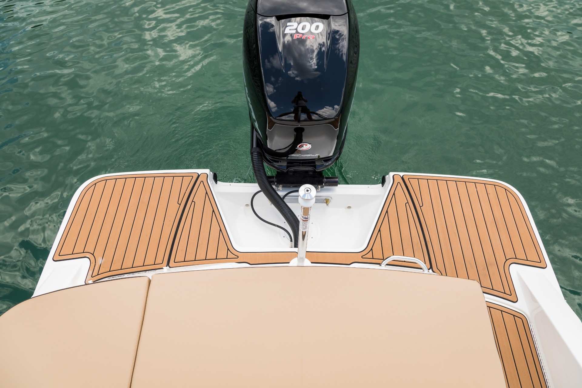 Mastering the Art of Cleaning the Decks of EVA Marine Vessels – Hzchione